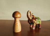 Quality Modern Mashroom Salt And Pepper Acacia Wood Grinder Set 2 Pcs Mill With Tray for sale