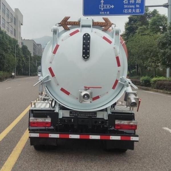 Quality 2m3 2000L 4.5tons Diesel Sewage Suction Truck High Performance For Urban Streets for sale
