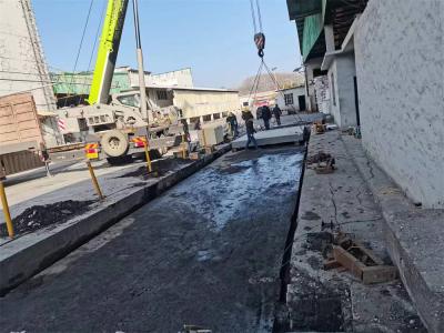 Cina Display a LED 60 t 80 t Camione da ponte di calcestruzzo Pesanti 3-4 metri Larghezza della piattaforma in vendita