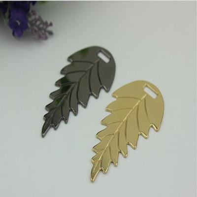China OEM zinc alloy light gold & gunmetal leaf pattern metal logo label tags for handbag/shoes accessories for sale