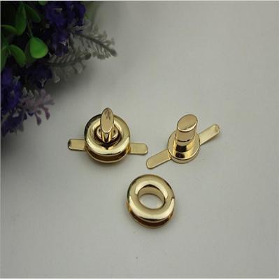 China Manufacturing light gold zinc alloy oval shape handbag twist lock for sale