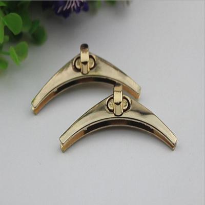 China Bag accessories Light Gold Zinc Alloy OX Horn Metal Turn Lock for sale