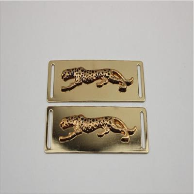 China Gold Plated Latest Iron Material Metal Shoelace Charm Leopard Logo Metal Shoe Buckle for sale