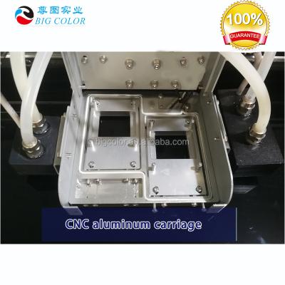China Impressora de tela plana UV de duas cabeças de tamanho pequeno para impressão de capa e garrafa móvel de alta velocidade à venda