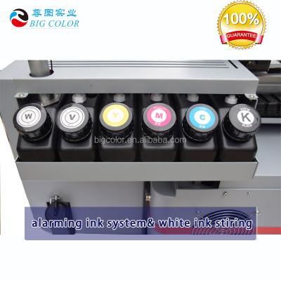 China Impressora de tela plana UV de duas cabeças de tamanho pequeno para impressão de capa e garrafa móvel de alta velocidade à venda
