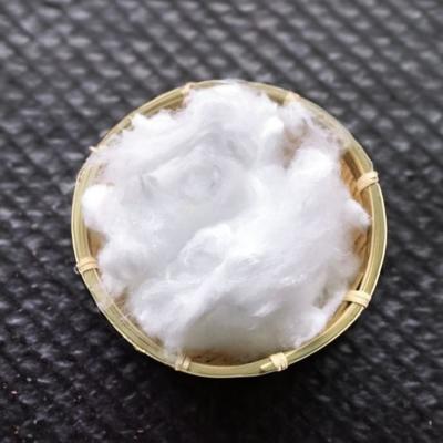 중국 소파 쿠션 채용용용 저 녹성 폴리에스터 스테이플 섬유 판매용