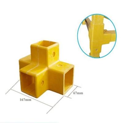 Cina Giallo 50mm FRP 3 Way 4 Way Fittings/Connector per recinzioni quadrate rotonde in fibra di vetro/accessori a manubrio in vendita