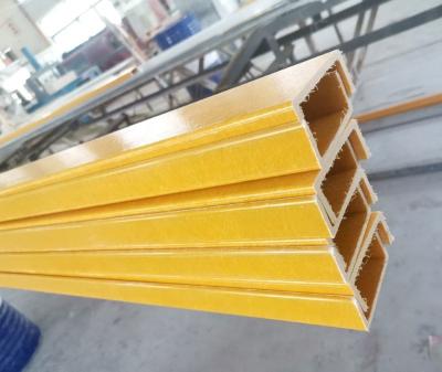 Cina Profili di rotaia a scala retta di fibra di vetro liscia per lunghezza da 1 m a 11,6 m Alta resistenza in vendita