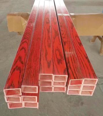 Cina Tubo di fibra di vetro di finitura liscia con modello di grano di legno personalizzato e servizio di taglio in vendita