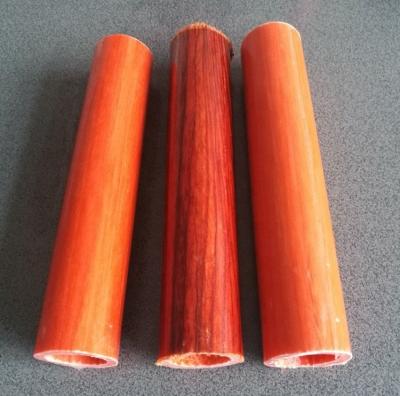 Cina Tubo di fibra di vetro di finitura liscia con modello di grano di legno personalizzato e servizio di taglio in vendita