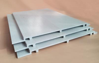 China Glanzige hoogsterke glasvezelversterkende pultrusieplatenprofielen voor industriële doeleinden Te koop