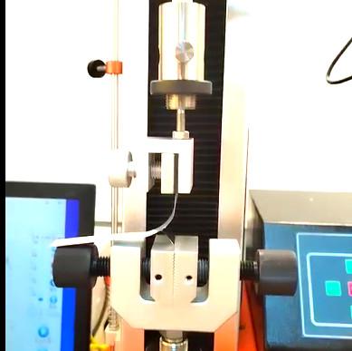 China Schälfestigkeits-Testgerät-effektiver dehnbarer Raum 400, 500mm Tischrechner 1kn Servo-PET Film-Labor zu verkaufen