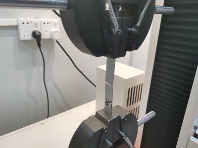 China Zugprüfmaschine UTM 20kn für Stahlblech-Schweißens-Trennungs-Kraft-Test mit 0,5 Grad-Genauigkeit zu verkaufen