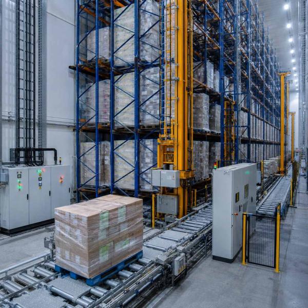 Quality High Bay Cold Storage Racking System 24m Pallet Stacker Crane 1000kg Shelving for sale