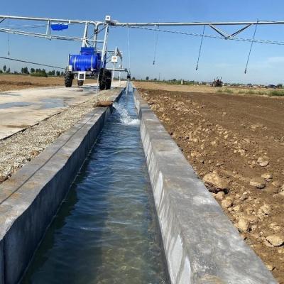 China 30 Hectare Farms Pivot Irrigation System with Low Energy Consumption and Metal Material for sale