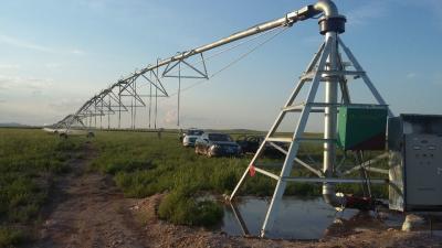 China 2200 KG Center Pivot Irrigation System The Ultimate Solution for Water Usage in Agriculture for sale