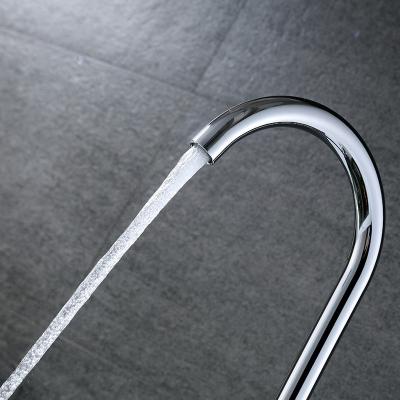 Cina Parte girevole 360 calda e maniglia dei rubinetti del miscelatore del lavandino di cucina dell'acqua fredda singola in vendita