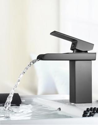 Cina Miscelatore del bacino della maniglia del singolo foro della cascata di acciaio inossidabile SUS304 singolo in Chrome Matte Black in vendita