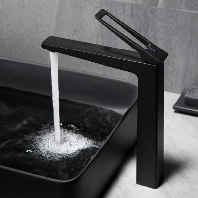 Cina Singolo rubinetto di miscelatore del bacino della maniglia del singolo foro d'ottone in Matte Black in vendita