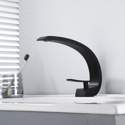 Cina Singolo miscelatore del bacino della maniglia del singolo foro moderno d'ottone in Chrome Matte Black in vendita
