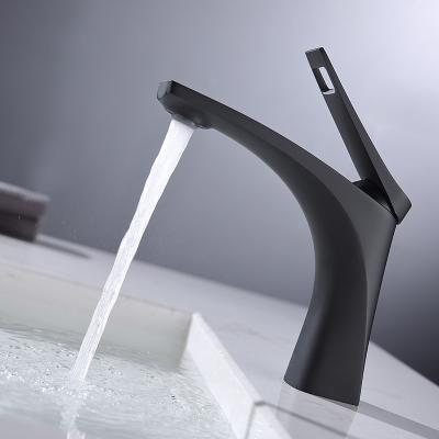 China Solo mezclador del lavabo de la manija del solo agujero moderno de cobre amarillo en Chrome Matte Black Gold Grey en venta