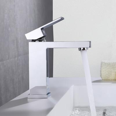 China Solo mezclador del lavabo de la manija del solo agujero moderno de cobre amarillo en el SN de Chrome en venta