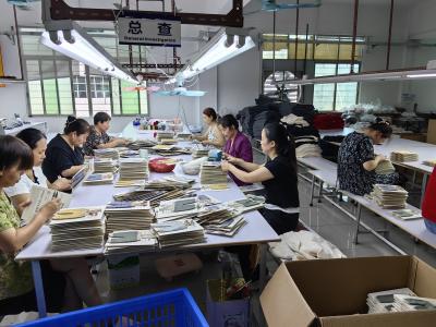 Cina Bambola americana personalizzata da 18 pollici OEM Disegno originale Distinti abiti Stile Case Show in vendita