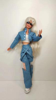 Cina Bambola in vinile di moda, resistente all'usura, da regalo di compleanno. in vendita