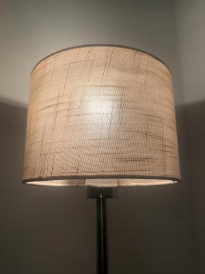 Cina Tonalità di lampada da tavolo cilindrica della rafia di E12 E14 con la copertura sulla cima in vendita