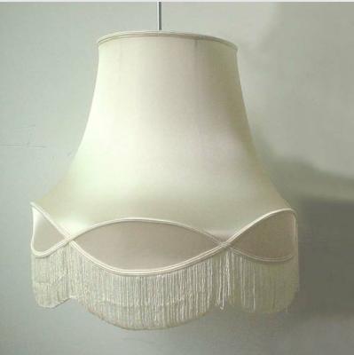 Cina Tonalità di lampada liberale di Victoria Lamp Shade Creme Scallop Bell del punto rovescio in vendita