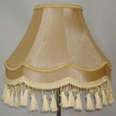 Cina Barilotto Victoria Lamp Shade dell'oro 21*40*26cm con frangia in rilievo in vendita