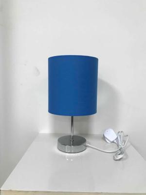 Cina giunto cardanico moderno semplice di modo della lampada da tavolo 3 di 180*320mm di base metallica in vendita