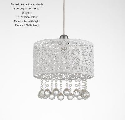 Cina Luce del ODM Matt Ivory Metal Etched Pendant dell'OEM con la chiara perla della goccia di acqua in vendita
