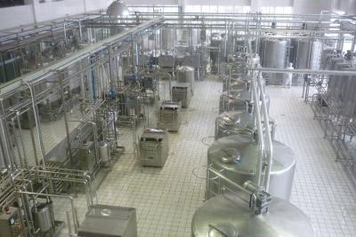 China Mirror Polished 2000 KG Full Automatic Pure Milk Processing Plant With Turnkey Project for sale