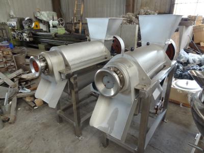 Cina Spressatore industriale di limone facile da usare con funzione di frantumazione e capacità di 370 kg in vendita