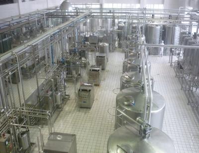Cina 2000-60000kg Set completo a base di 1000L impianto di trasformazione lattiero-casearia per la funzione di bevande alimentari in vendita