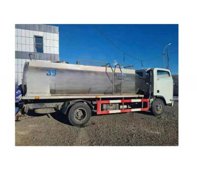 Cina 380V / 3PH / 50HZ Camione cisterna di latte refrigerato per la consegna di latte fresco alle aziende agricole in vendita