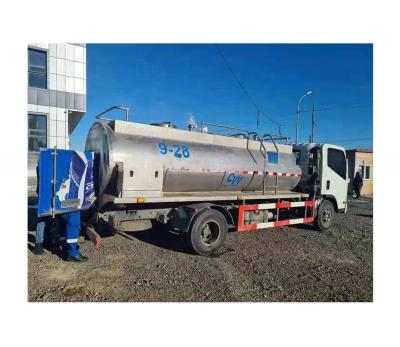 Cina 380V / 3PH / 50HZ Camione cisterna di latte refrigerato per la consegna di latte fresco alle aziende agricole in vendita