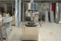 China Semi Automatic 1500b/h Water Bottles Filling Machine for Consistent Performance for sale