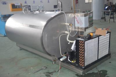 Cina Progettazione del serbatoio di raffreddamento del latte in acciaio inossidabile sanitario orizzontale da 5000L per la lavorazione del latte in vendita