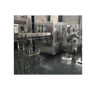 Cina Facile da utilizzare 8 Teste Macchine per imbottigliare acqua potabile per i requisiti del cliente in vendita