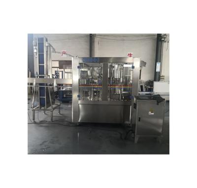Cina Facile da utilizzare 8 Teste Macchine per imbottigliare acqua potabile per i requisiti del cliente in vendita