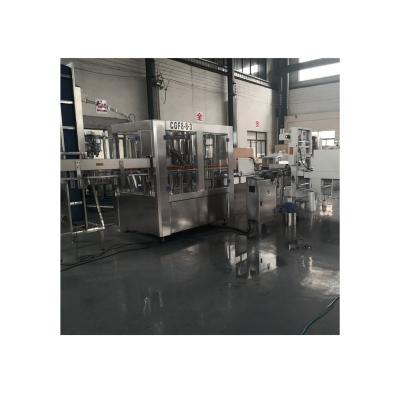 Cina Facile da utilizzare 8 Teste Macchine per imbottigliare acqua potabile per i requisiti del cliente in vendita