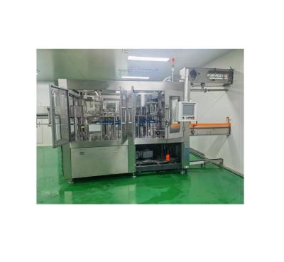 Cina 18 Teste 500 ml 1000 ml Macchine per imbottigliare e coprire l'acqua in plastica in vendita