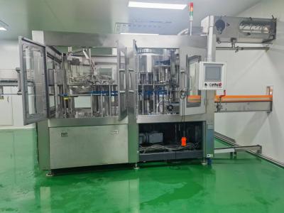 Cina 18 Teste 500 ml 1000 ml Macchine per imbottigliare e coprire l'acqua in plastica in vendita