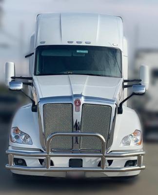 中国 フレイトライナー・カスカディアVNL用LEDライト付き304ステンレス鋼製新型セミトラック鹿ガード 販売のため