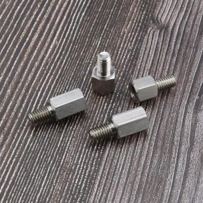 Cina OEM CNC Hardware Parts Male To Female Thread Hex Fasteners con prestazioni eccellenti in vendita