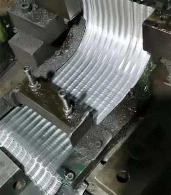 Cina Legami per cavi in mattoni ondulati Parti di taglio laser con processo di timbrazione in acciaio inossidabile in vendita