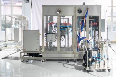 Китай Машина жидкости бутылки с водой 50HZ заполняя и покрывая продается