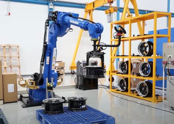 YASKAWA GP110 manipulant le bras de robot pour la pince servo de Schunk de portée de la charge utile 2236mm de l'endroit 110kg de sélection